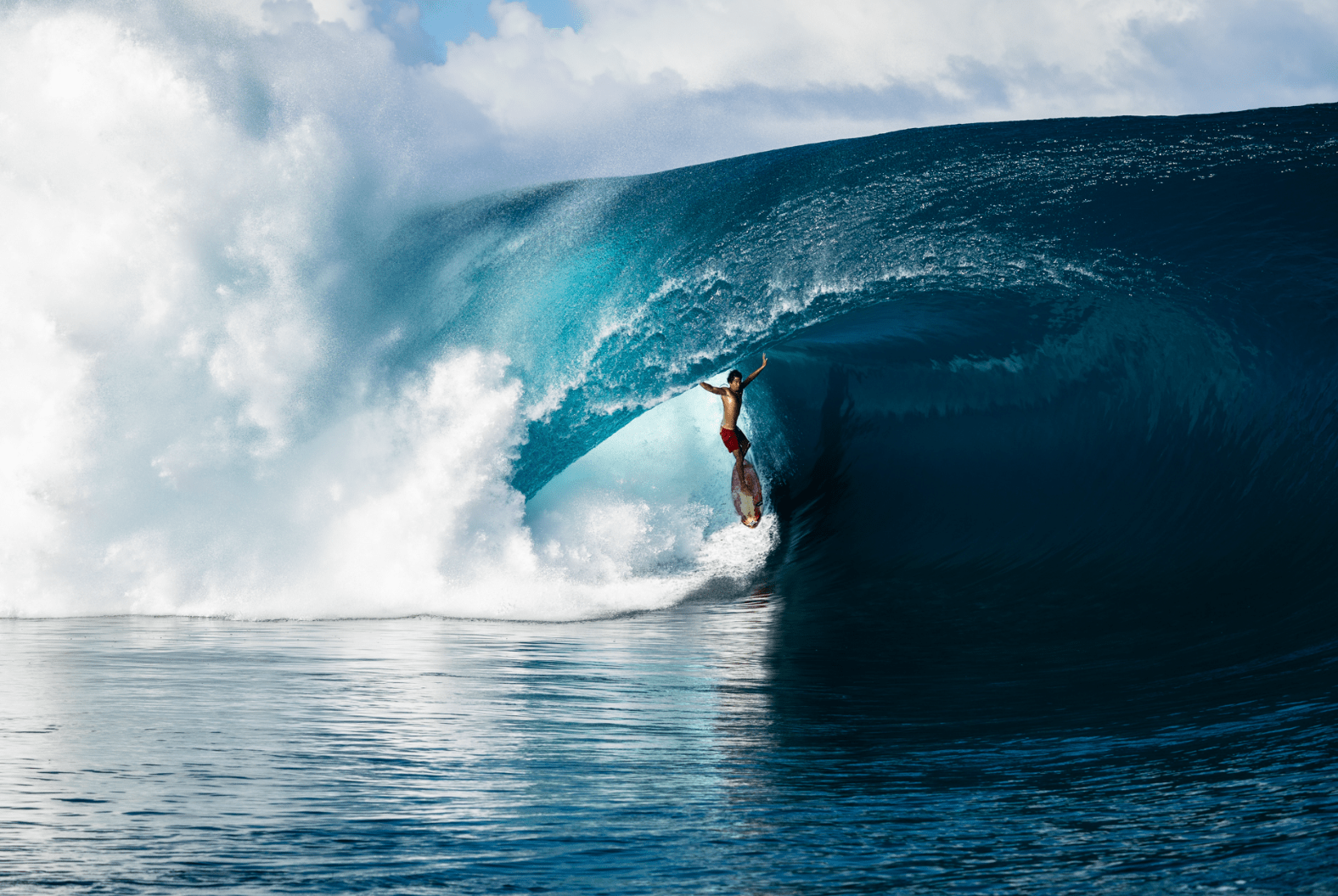 Matahi Drollet Surfs A Phenomenal Barrel at Heavy Teahupo'o - Surfer