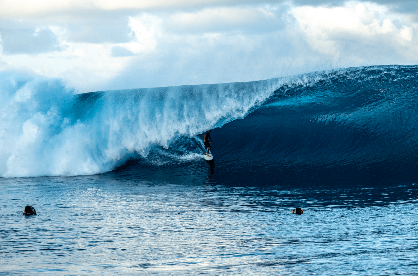 Matahi Drollet Surfs A Phenomenal Barrel at Heavy Teahupo'o - Surfer