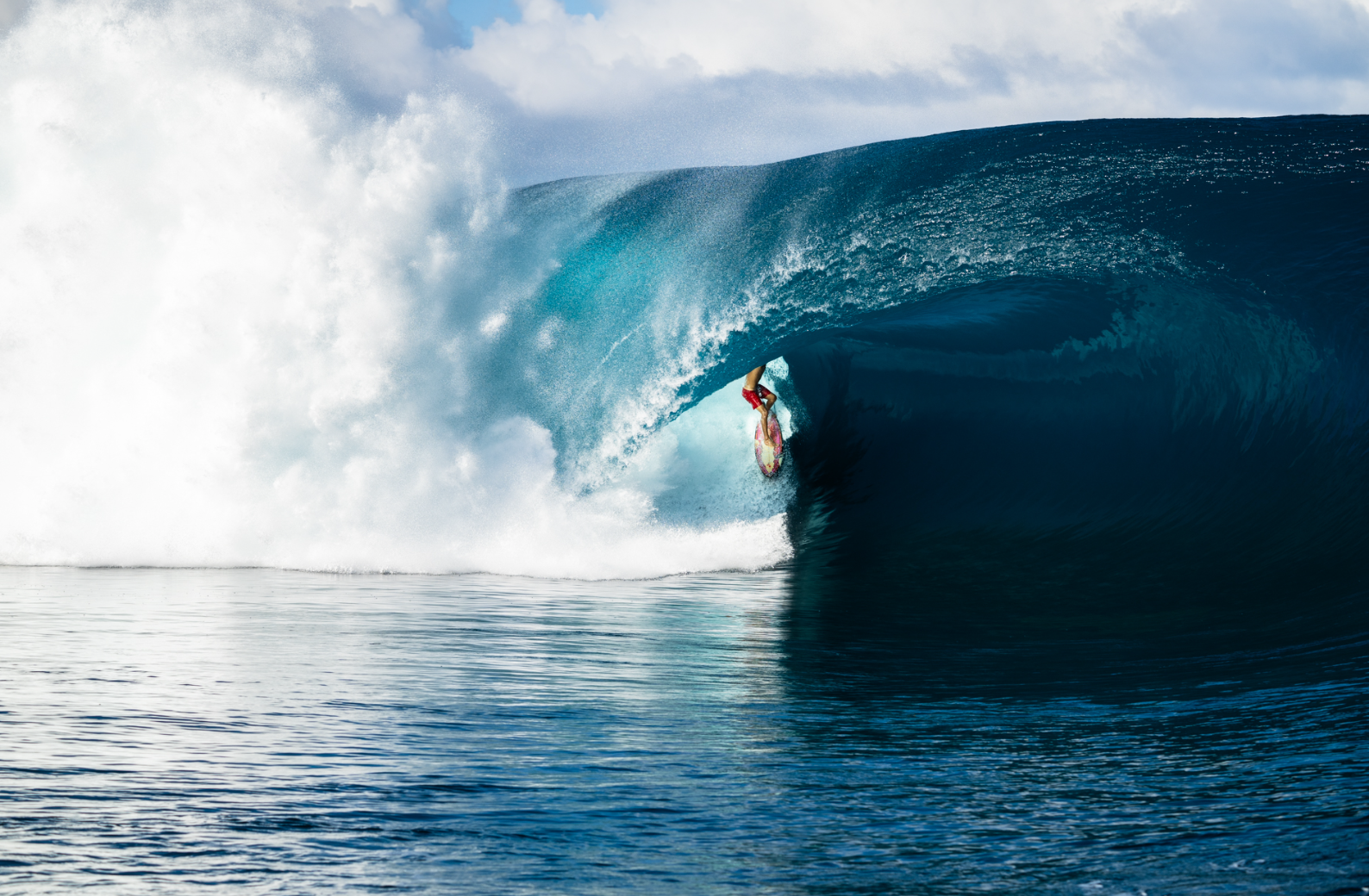 Matahi Drollet Surfs A Phenomenal Barrel at Heavy Teahupo'o - Surfer