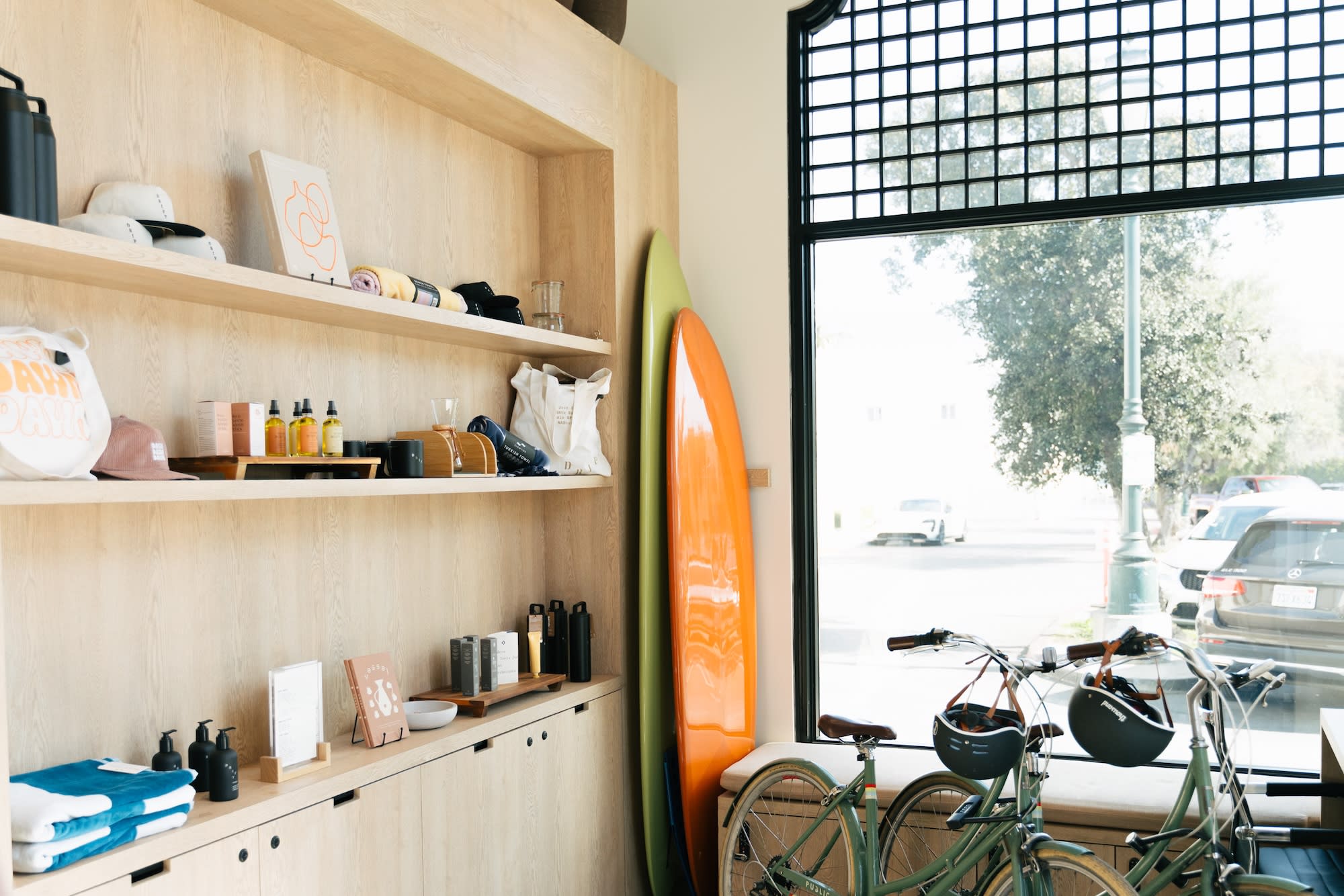 Rare Tidal Wave Cloud Creates Panic in Portugal (Video) - Surfer