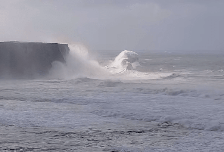Monster Waves Blast 130ft Cliff in Portugal During Storm Ingrid (Video ...