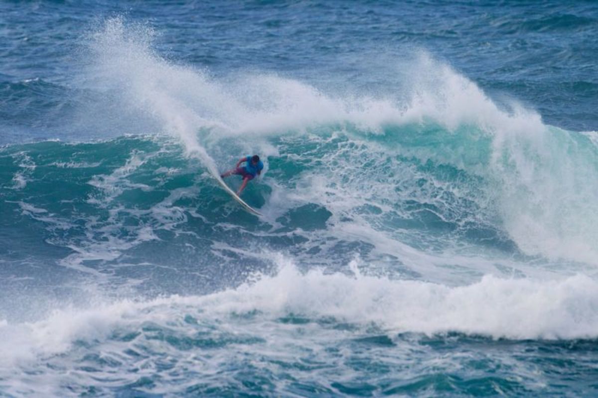 Dane Reynolds Manhandles Turbulent Sunset - Surfer